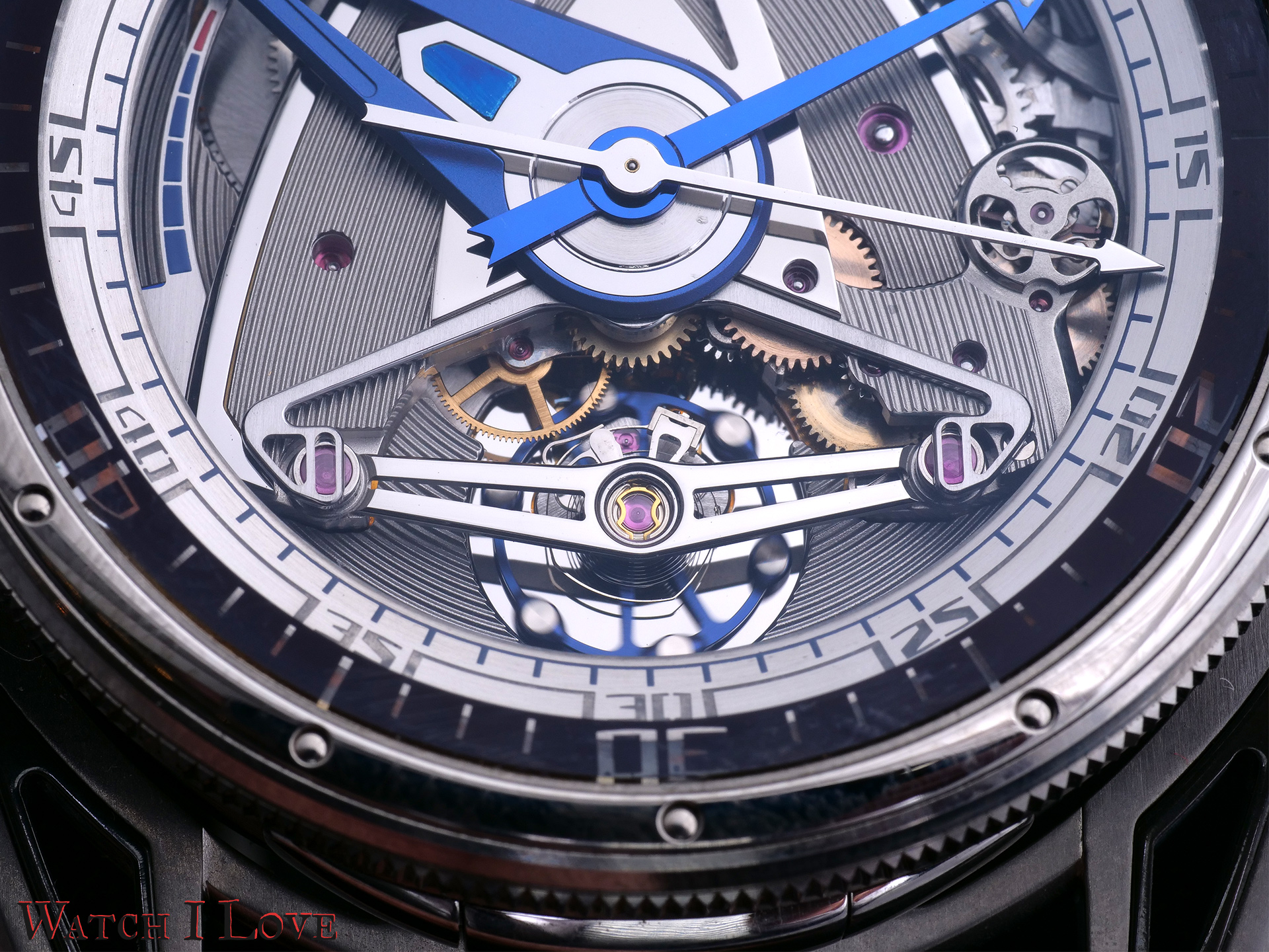 Review: De Bethune DB28GS Grand Bleu (with lighting example) - Watch I Love