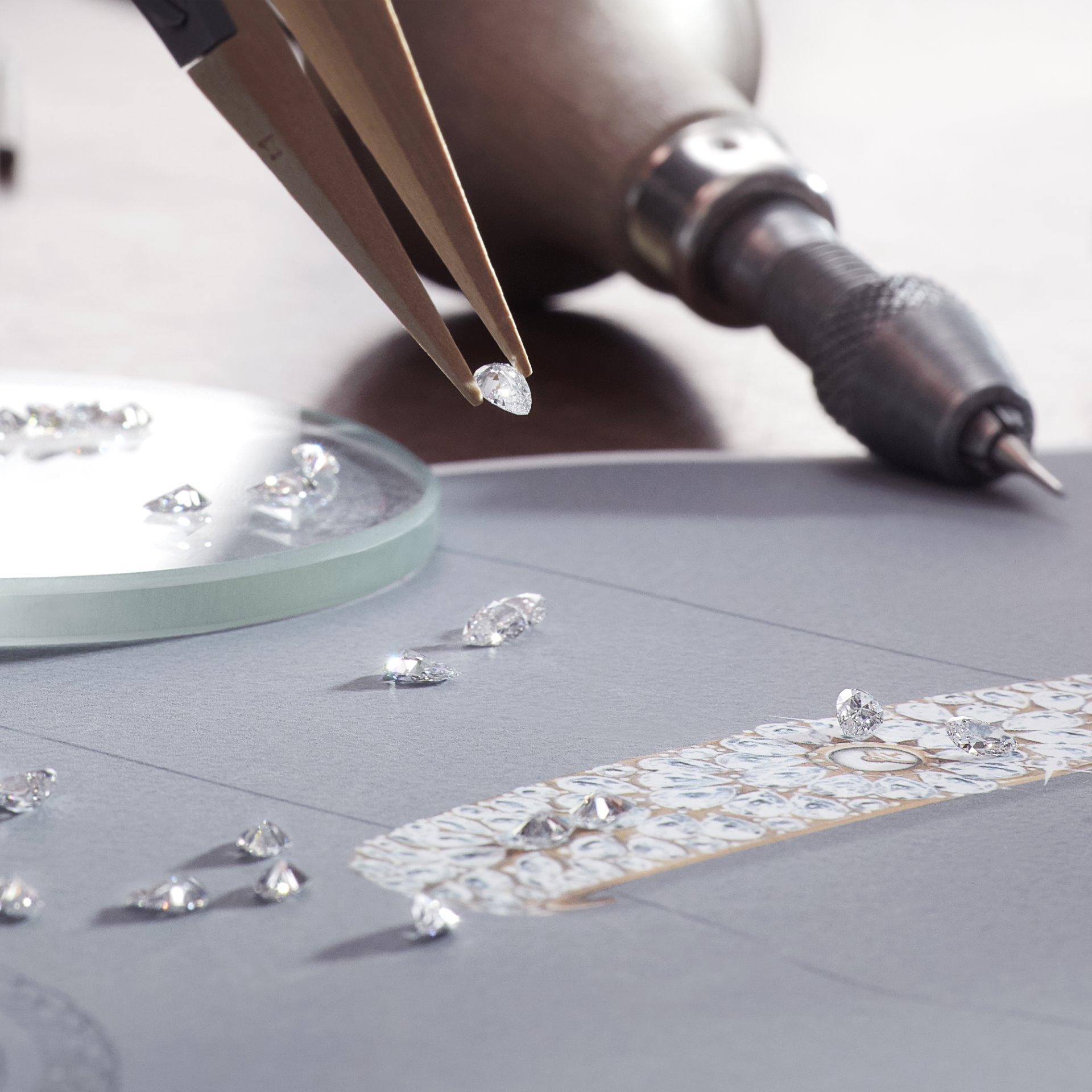 Jaeger-LeCoultre reinforces the alliance of fine watchmaking and high ...