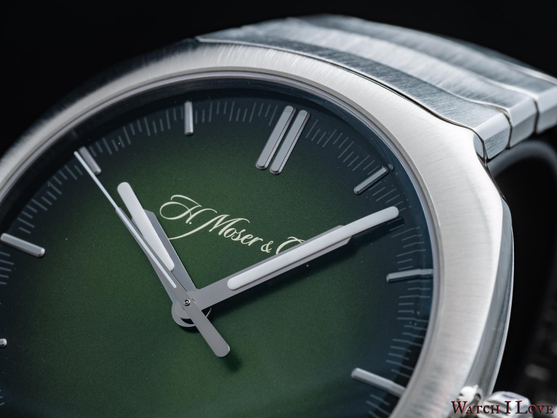 Review H. Moser & Cie. Streamliner Centre Seconds Matrix Green fumé ...