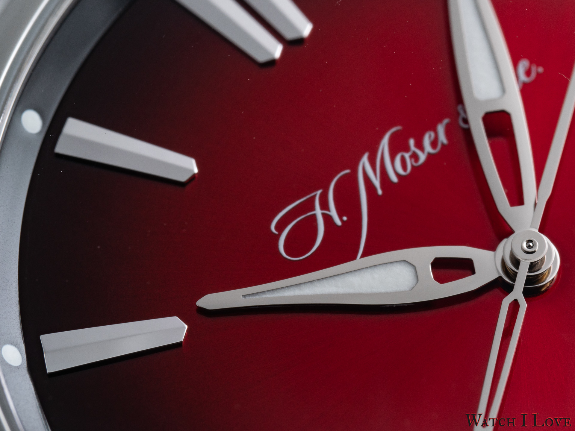 Hands-on H. Moser & Cie Pioneer Centre Seconds Swiss Mad Red - Watch I Love