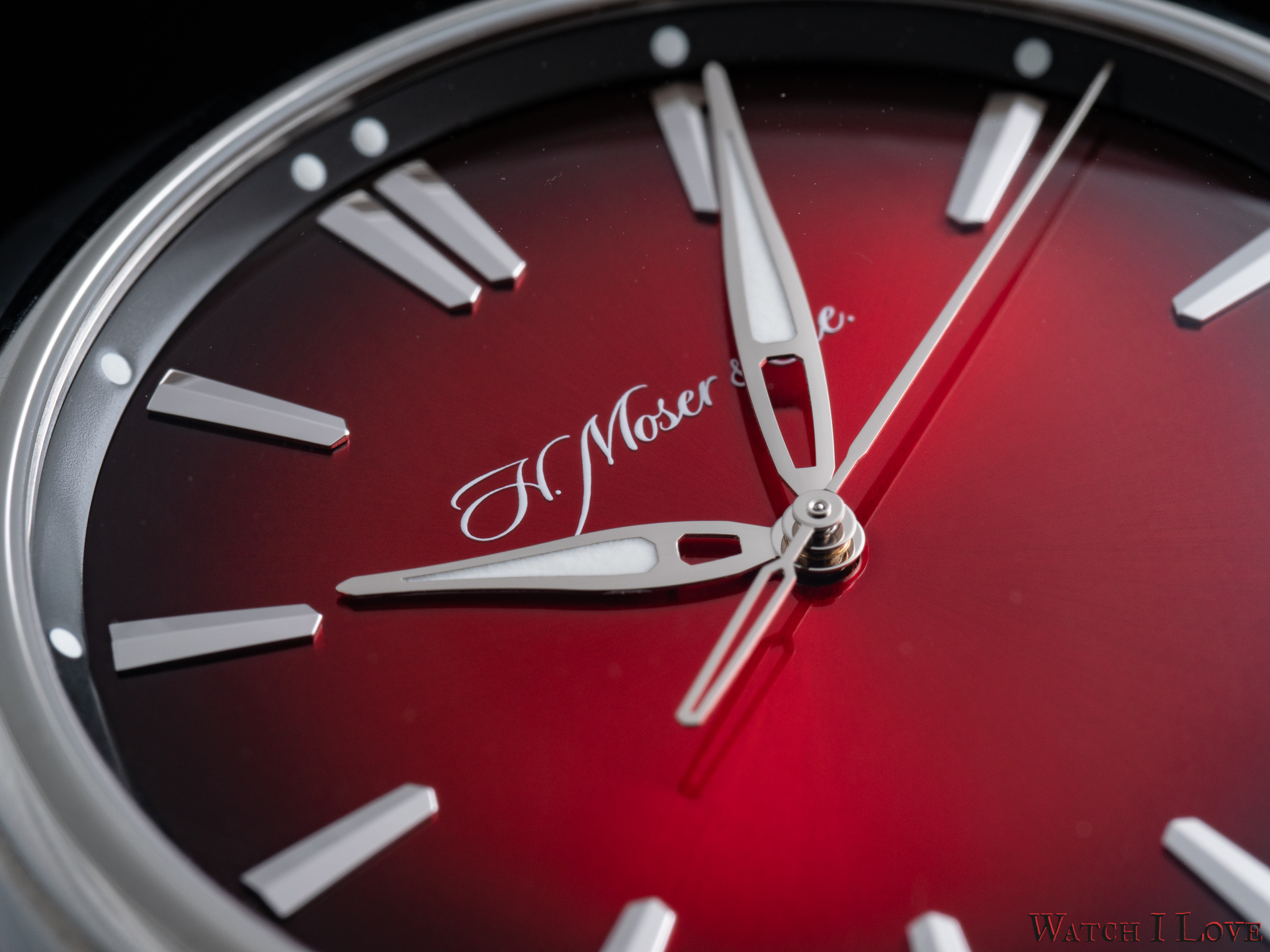 Hands-on H. Moser & Cie Pioneer Centre Seconds Swiss Mad Red - Watch I Love