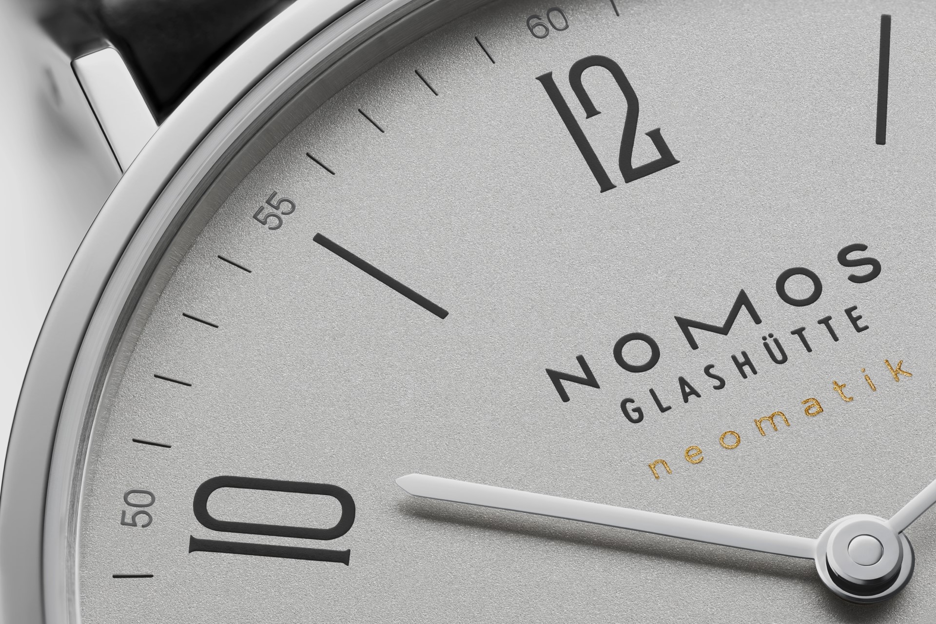 NOMOS classic Tangente neomatik: Now available in platinum grey — in ...